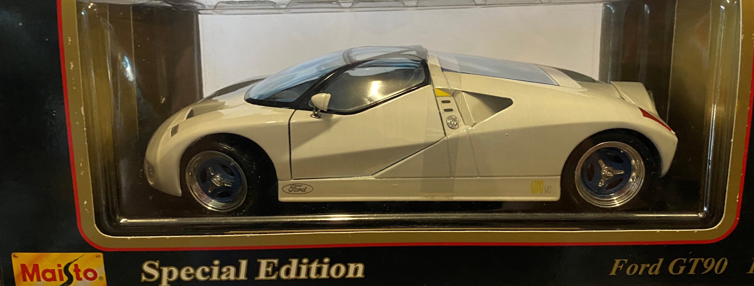 Signature Ford GT-90 !:18 - Big Bill's Die Cast
