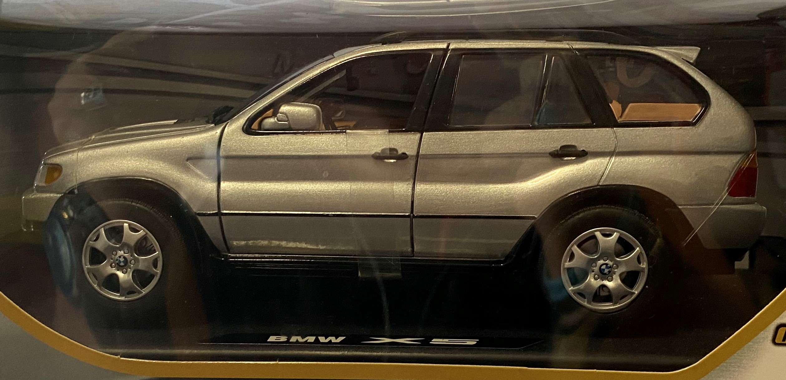 Motor Max BMW X-5 1:18 - Big Bill's Die Cast