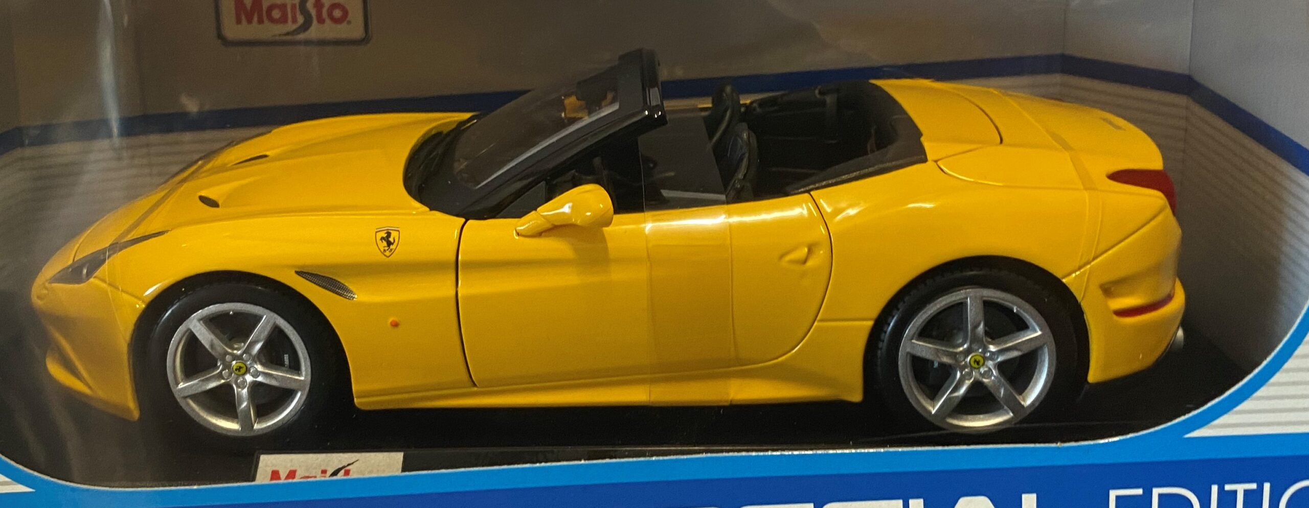 Maisto Ferrari California T Conv. 1:18 - Big Bill's Die Cast