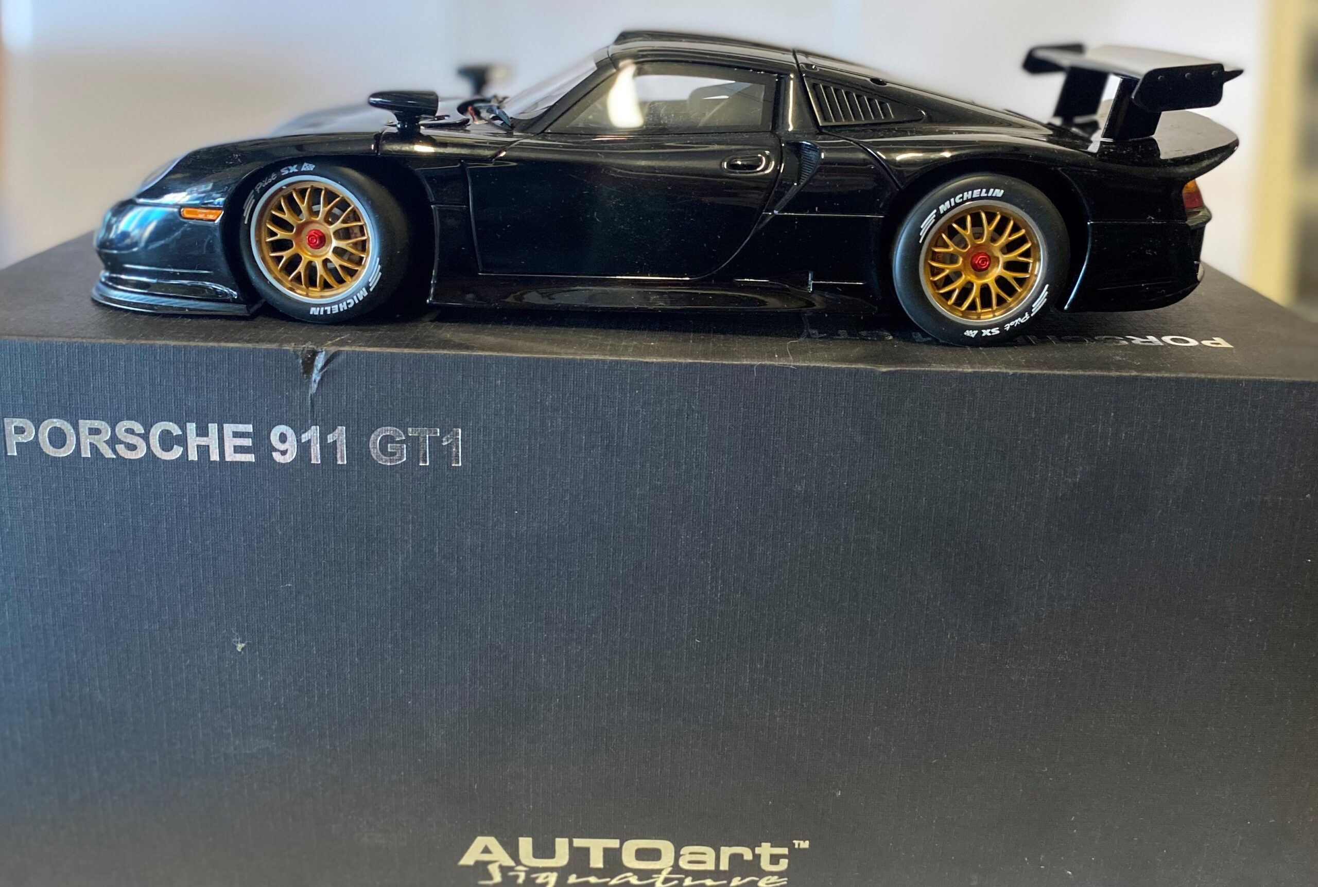 Auto art Porsche 911 GTI 1:18 - Big Bill's Die Cast