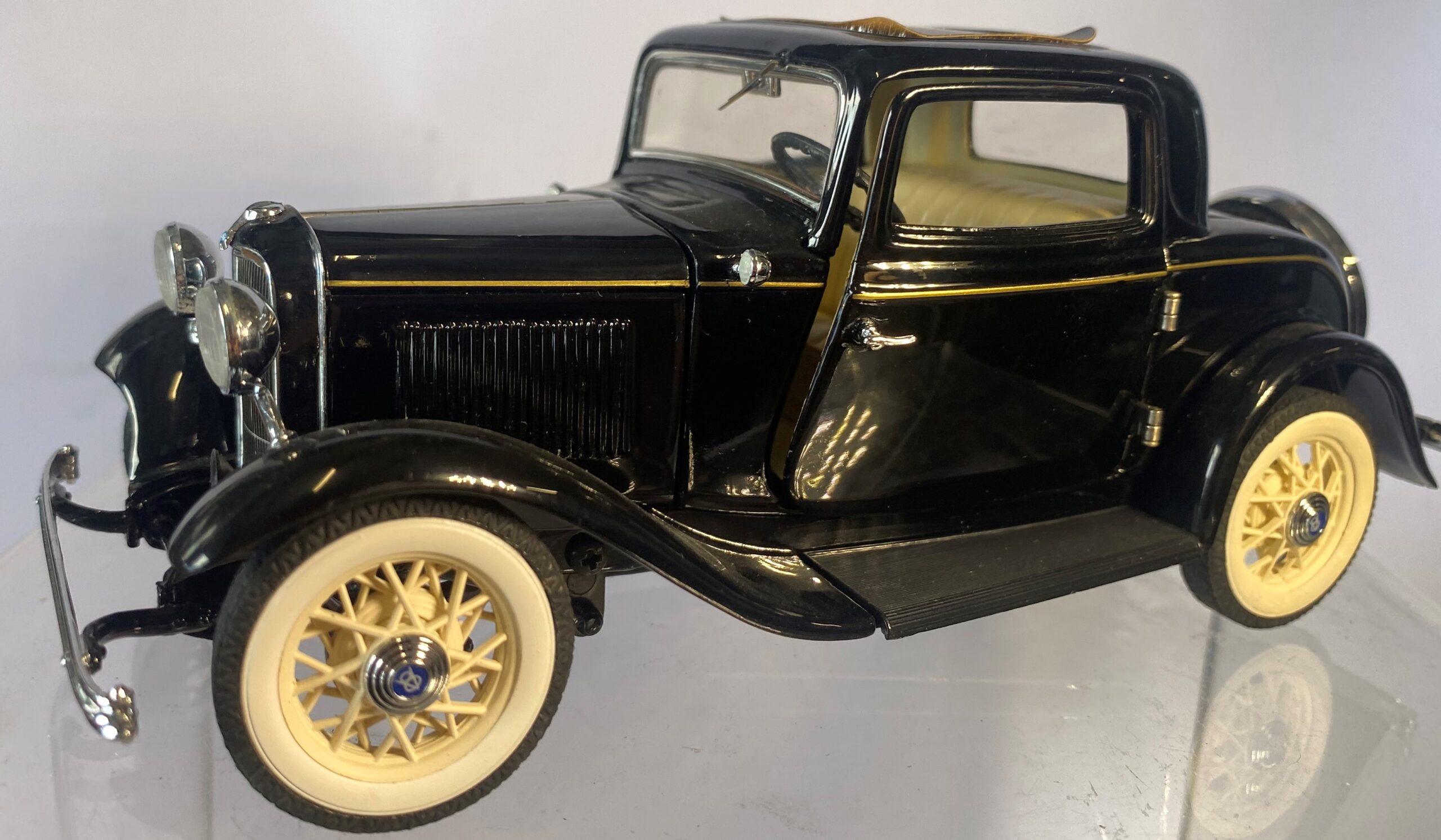 Franklin Mint '32 Model A 3 Window Coupe 1:24 - Big Bill's Die Cast