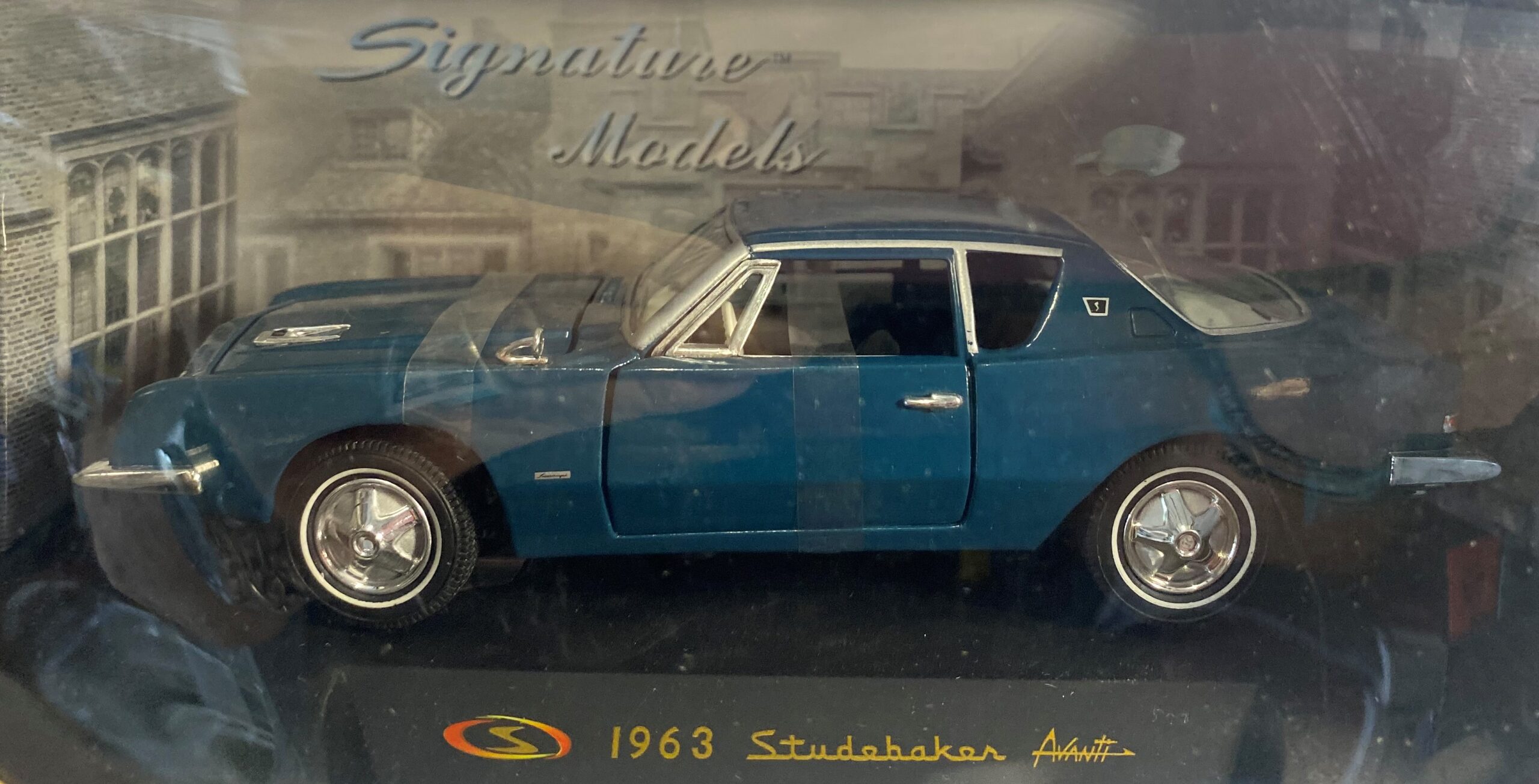 Signature '63 Studebaker Avanti 1:32 - Big Bill's Die Cast