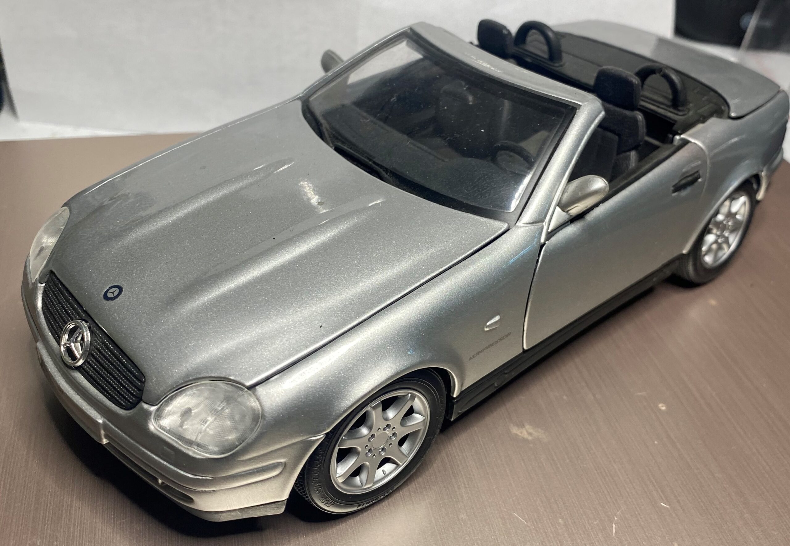 Maisto Mercedes Benz SLR 230 1:18 NO BOX Case Incld. - Big Bill's Die Cast