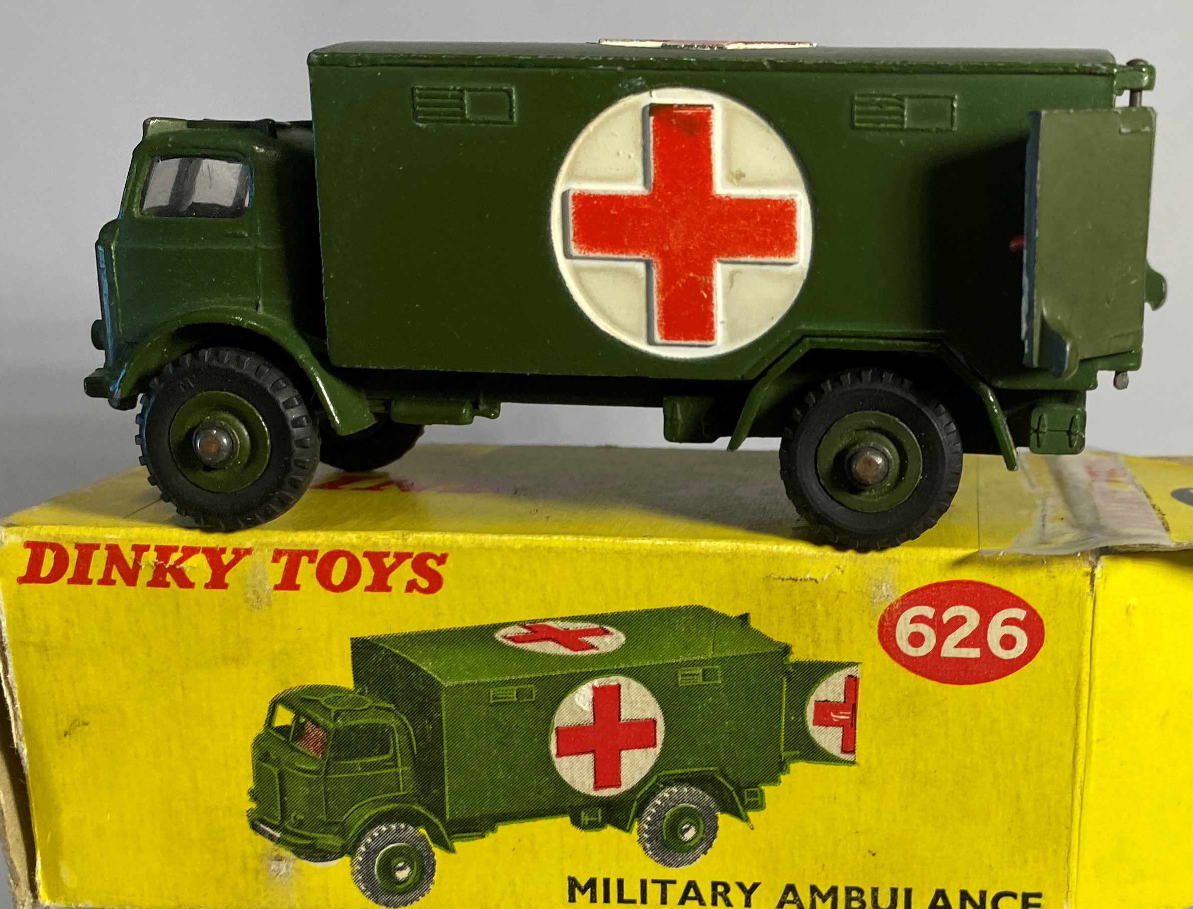Dinky #626 Military Ambulance Md. in GB Circa 1956-66 - Big Bill's Die Cast