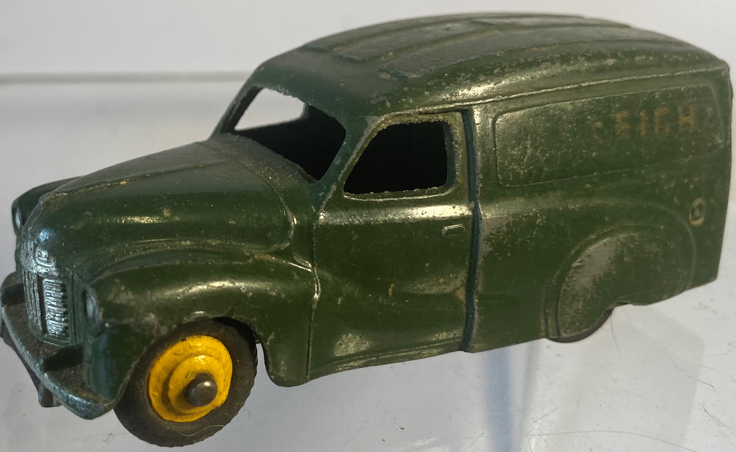 Dinky #472 Austin A-40 Md. in GB Circa 1957-60 NO Box - Big Bill's Die Cast