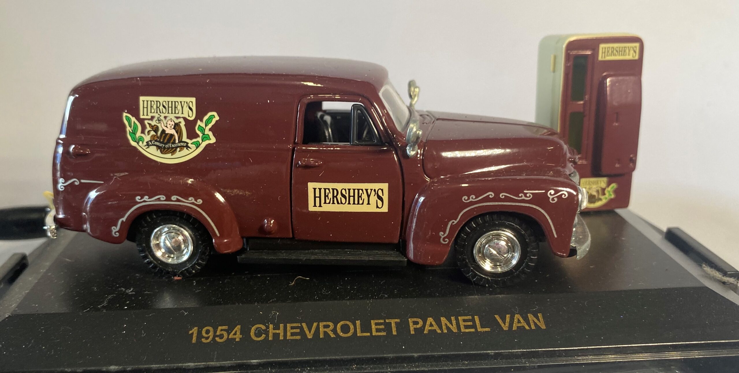 Signature "54 Chevy Panel Van 1:43 - Big Bill's Die Cast
