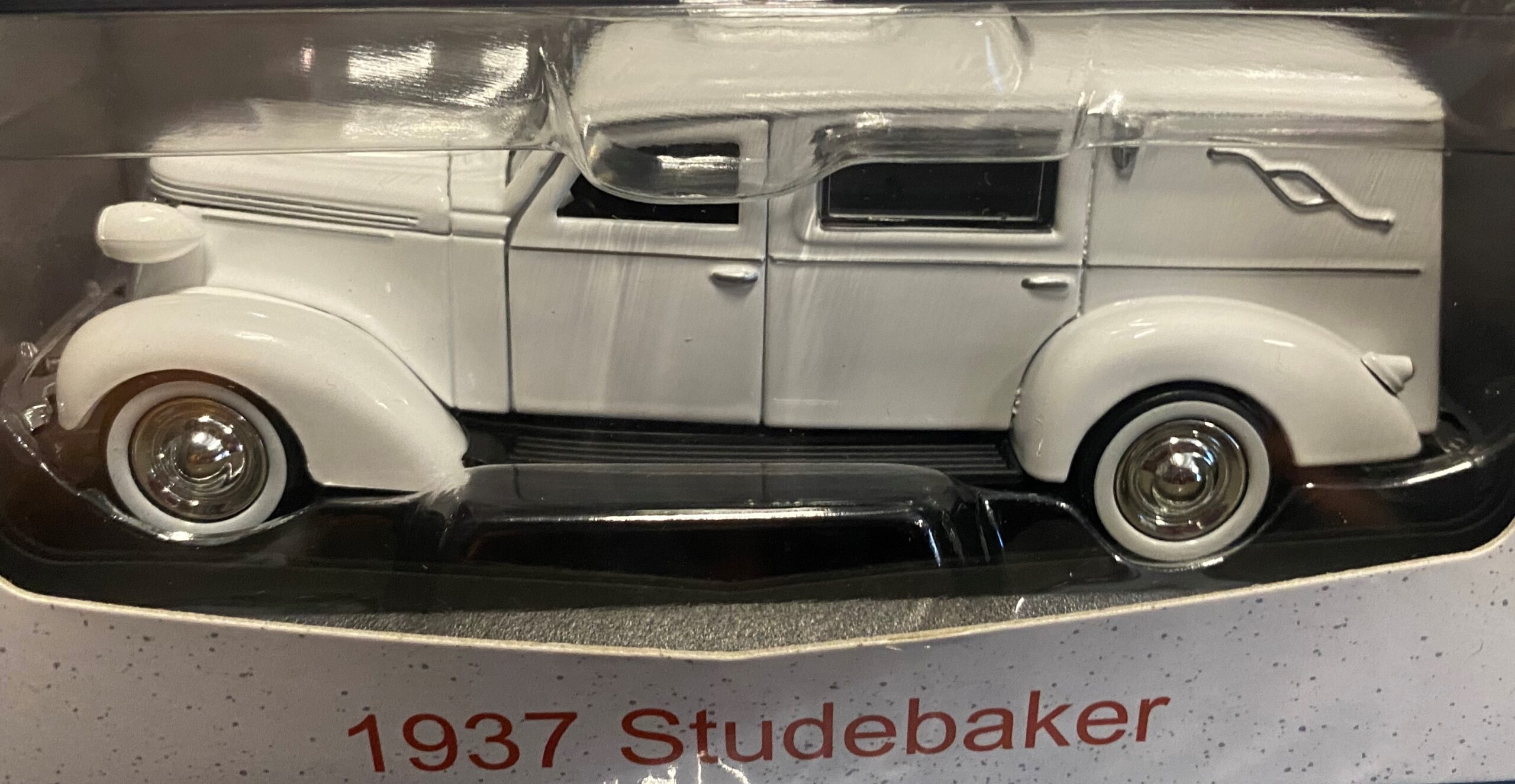 '37 Studebaker Ambulance 1:43 - Big Bill's Die Cast
