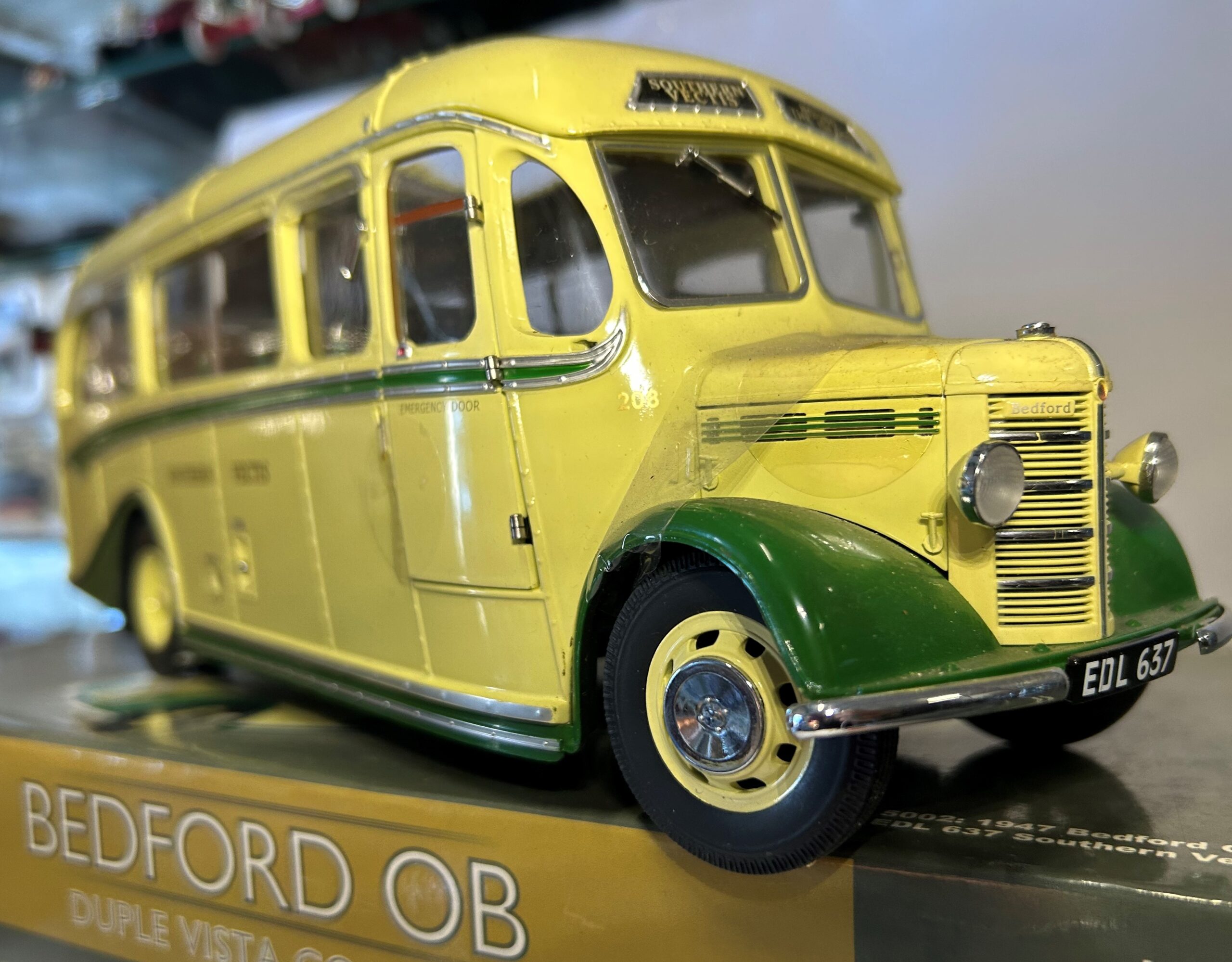 Sunstar Bedford Duple Vista Bus 1:24 1734/2500 - Big Bill's Die Cast